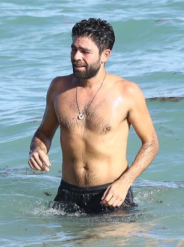 No Dad Bod Here! Adrian Grenier Is Shirtless In Miami