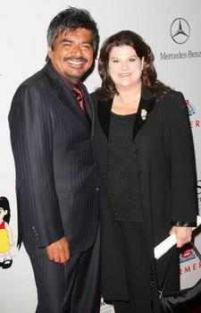 George Lopez and Wife Share Laughs, Kidneys