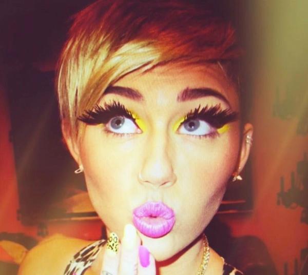 Miley Cyrus Dresses Up As Nicki Minaj For Halloween; Nicki Says "She's ...