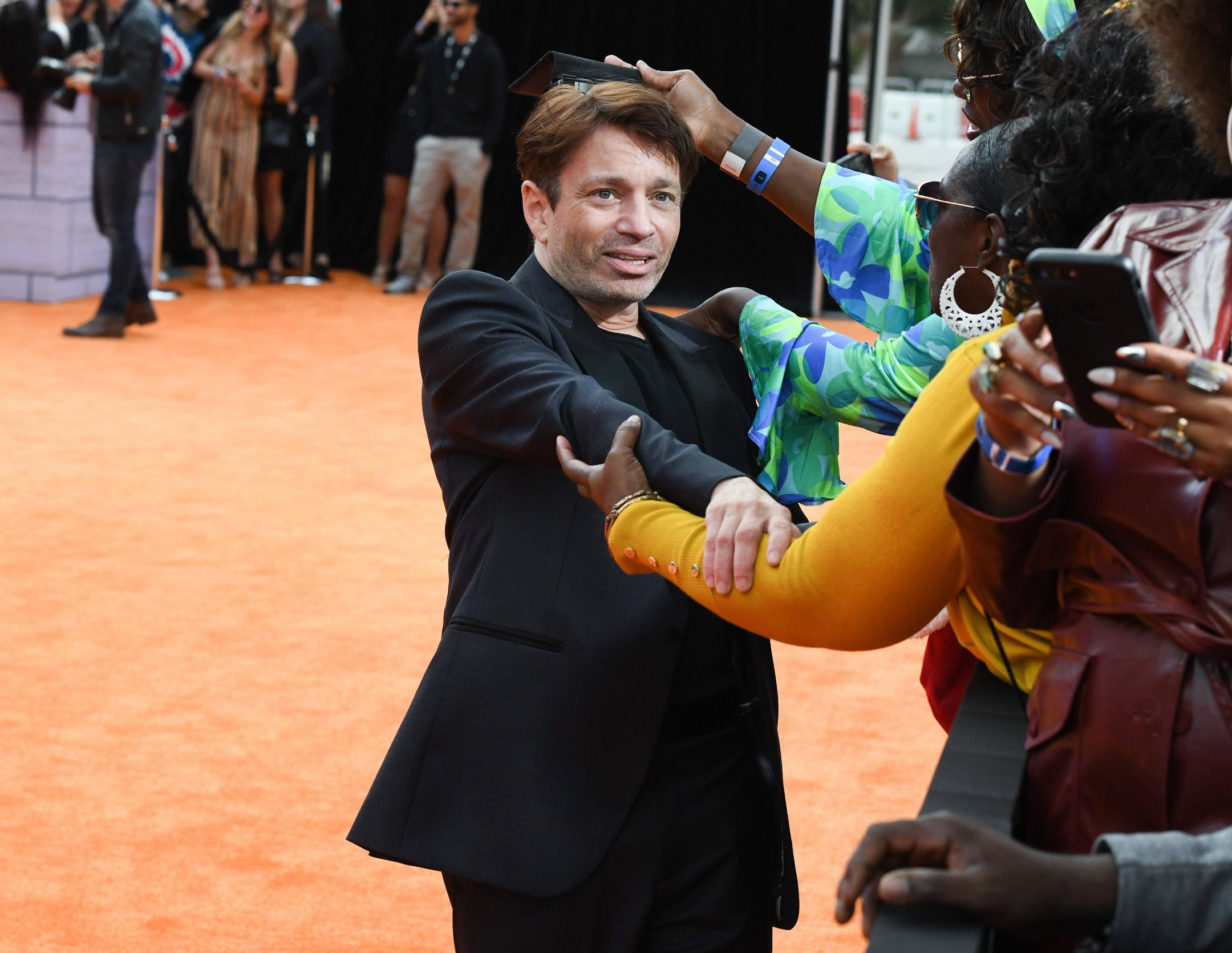 'SNL' Alum Chris Kattan Kicked Off Flight For Refusing To Properly Wear ...