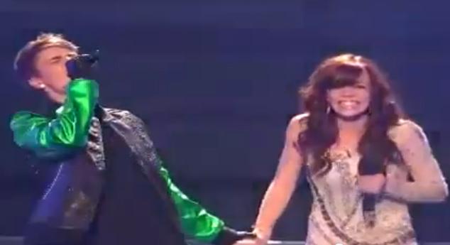 Justin Bieber Performs With Stevie Wonder And Drew Ryniewicz on 'The X ...