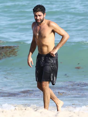 No Dad Bod Here! Adrian Grenier Is Shirtless In Miami