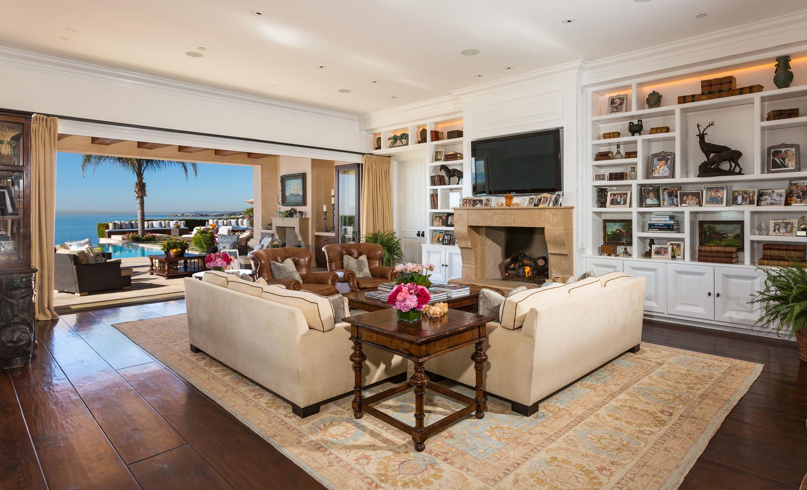 Yolanda And David Foster Sell Their Malibu Mansion To Move Into Condo ...