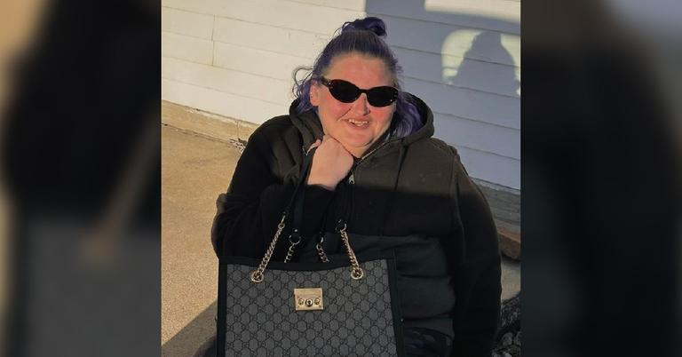 '1000-Lb Sisters' Star Amy Halterman Smiles Wide With Designer Bag