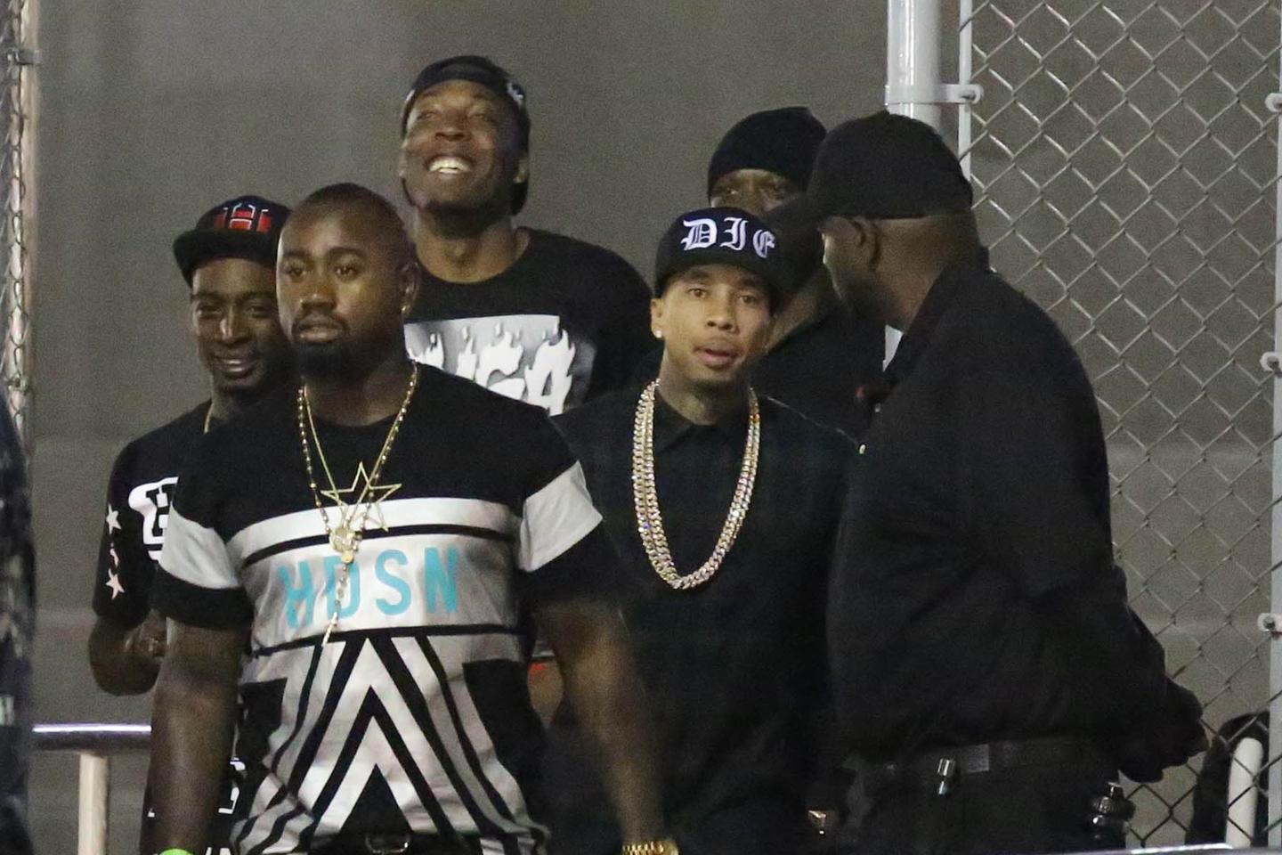 Kylie Jenner Hangs With Tyga And His Entourage In His Tour Bus!