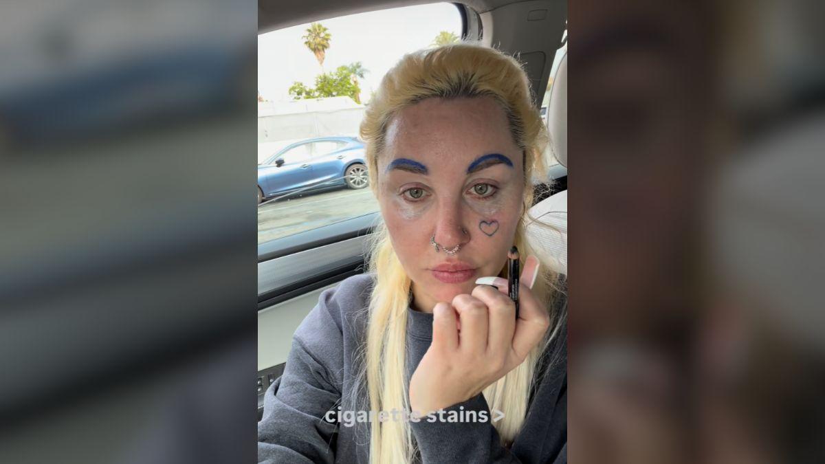 Amanda Bynes Flaunts Blue Eyebrows While Doing Makeup Routine: Photos
