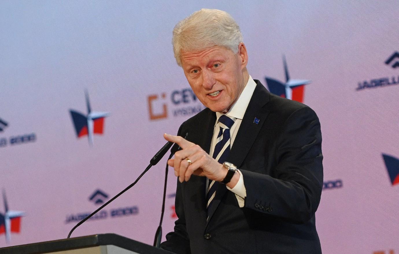 Monica Lewinsky Wins Taylor Swift 'Asylum' Trend With Clinton Joke