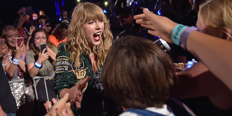 Taylor Swift Watches As Two Fans Get Engaged Right In Front Of Her!