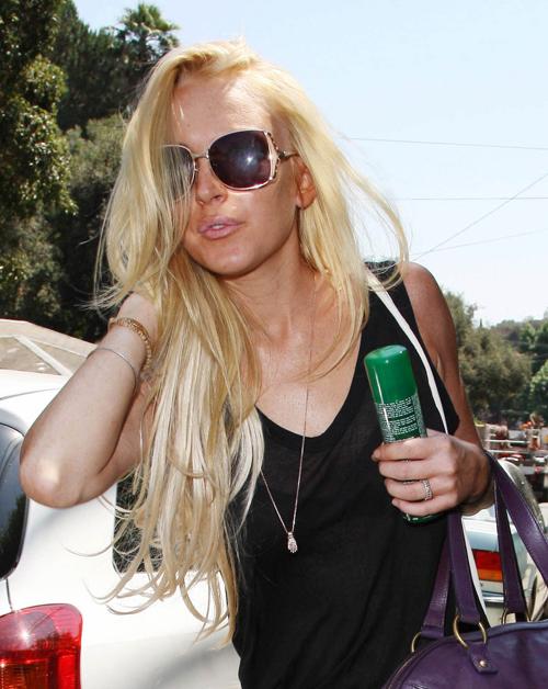 PHOTOS: Lindsay Lohan Hits the Bottle