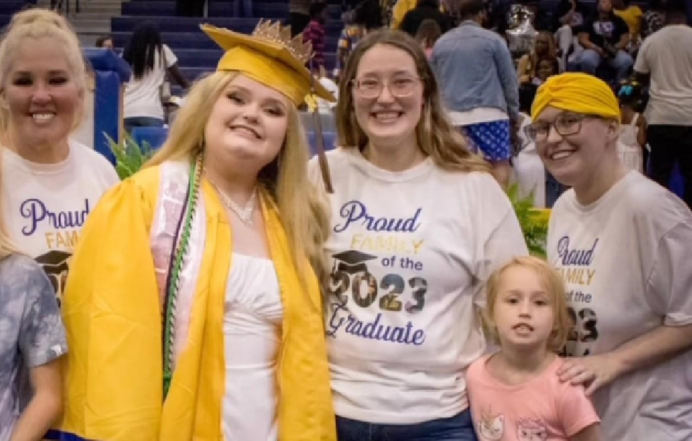 Mama June Assures Daughter Anna Is 'Still With Us' Amid Cancer Battle