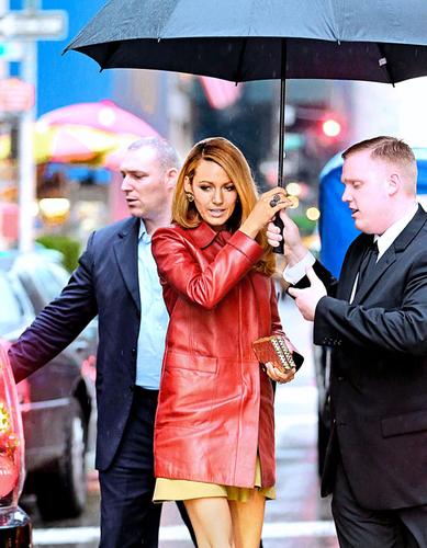 Shelter From The Rain! Celebrities Who Kept Dry Under Their Umbrellas