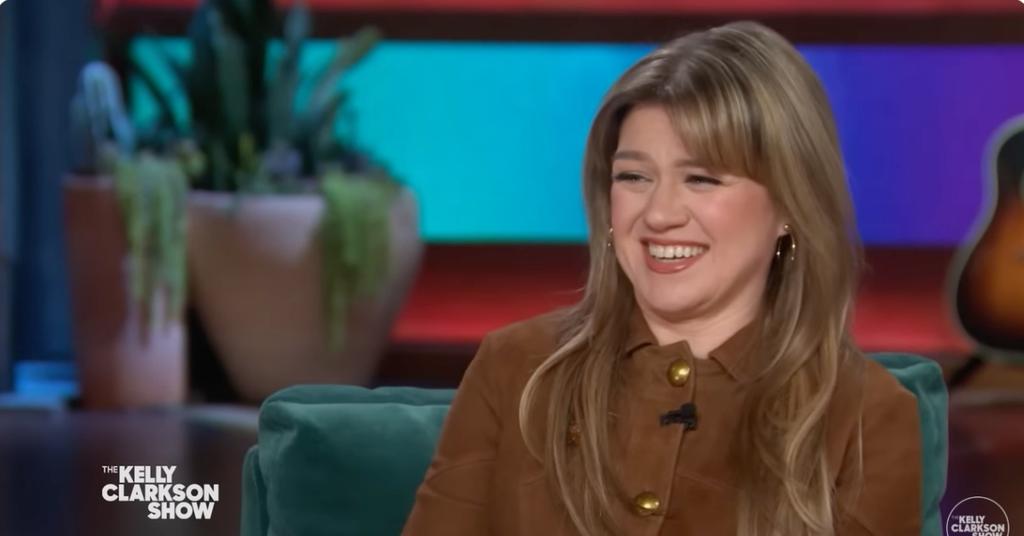 Kelly Clarkson's Pals Urging Her To Play Hard Ball In Salary Talks