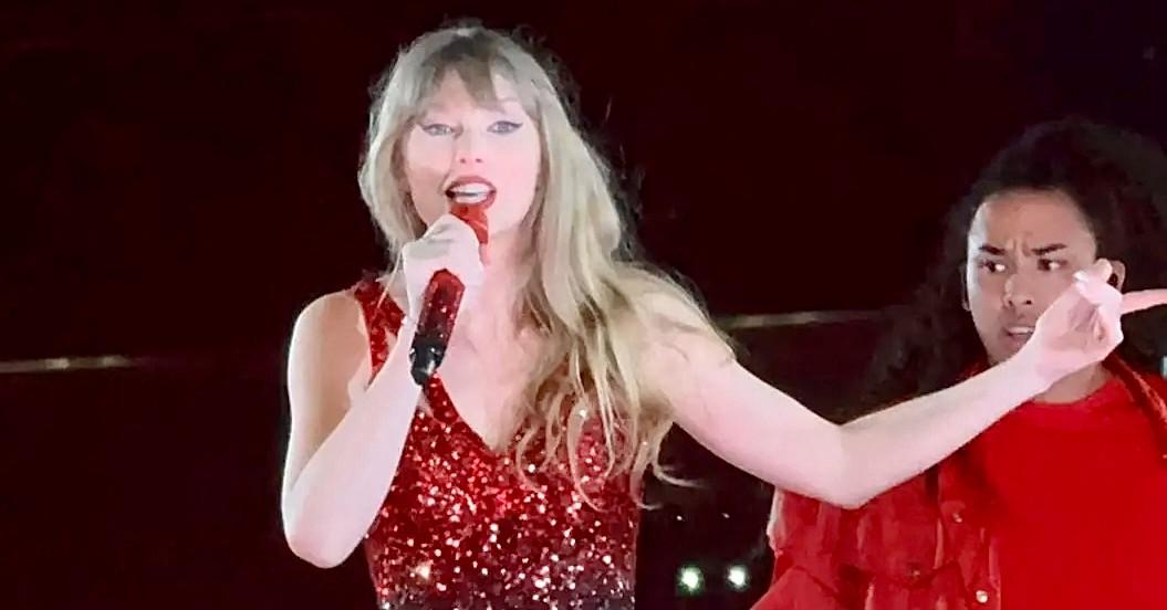 Taylor Swift Fans Concerned After She Appears Sick At Singapore Show
