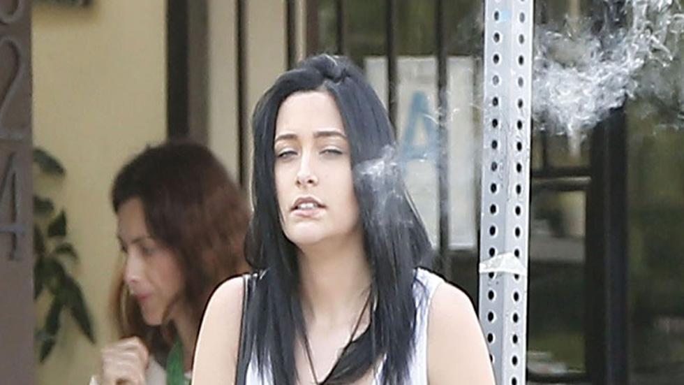 Paris Jackson Is Spotted Smoking A Cigarette With Friends!