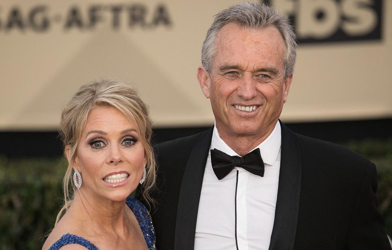Robert F. Kennedy Jr. 'Begging' Cheryl Hines Not To File For Divorce