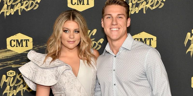 Country Singer Lauren Alaina Is ENGAGED To Alex Hopkins