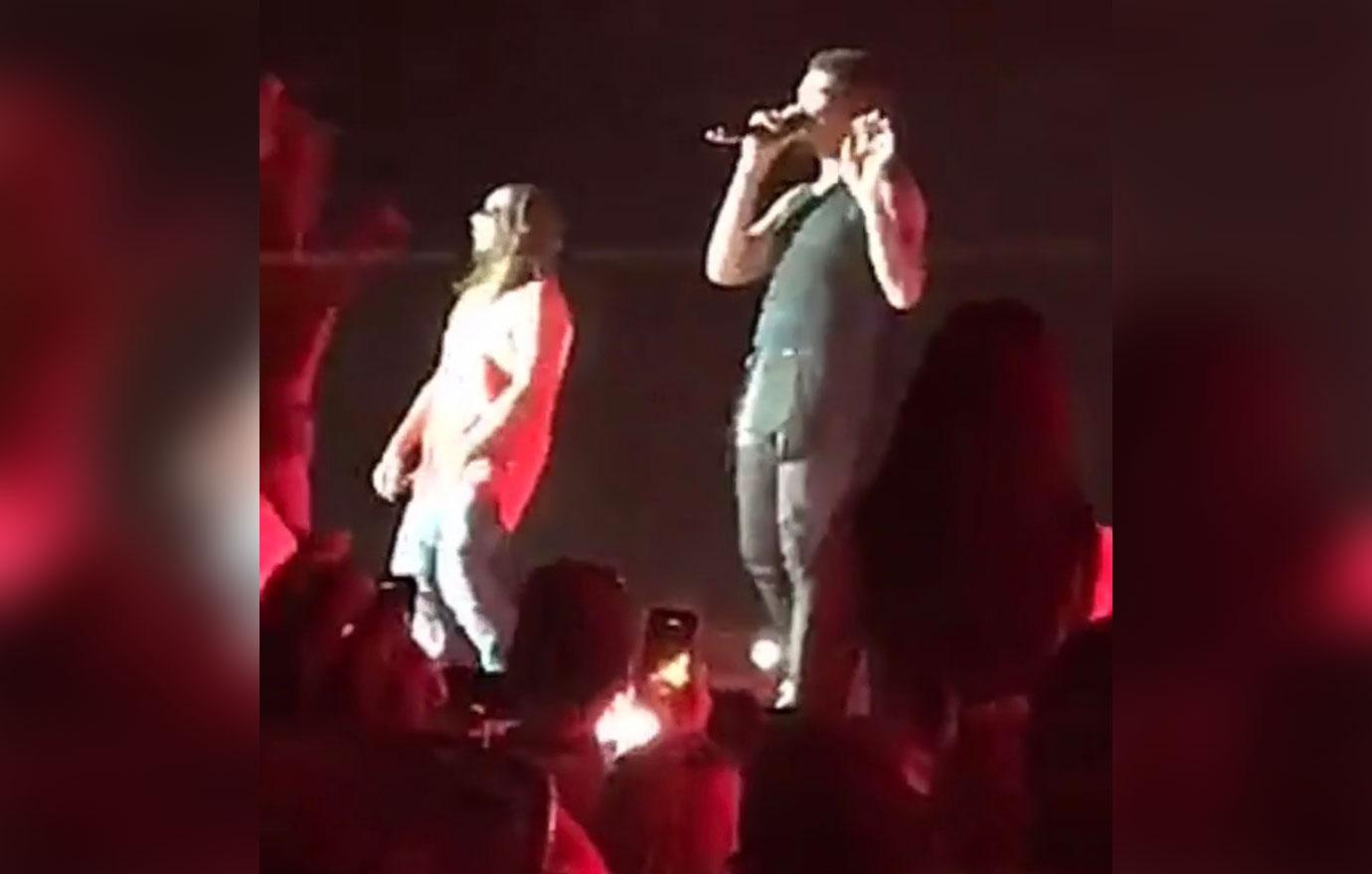 Usher Spotted Leaving His Private Jet To Get Ready For His Concert In ...