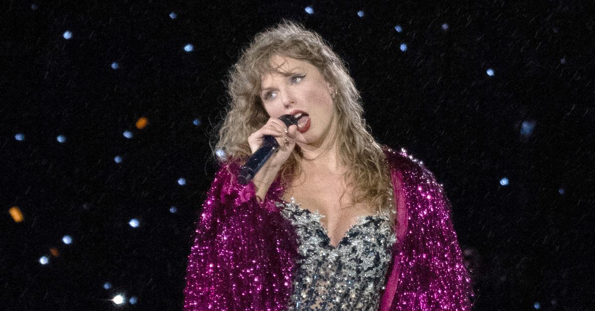 Taylor Swift Tips Grammys Staff While Backstage At Awards Show: Watch