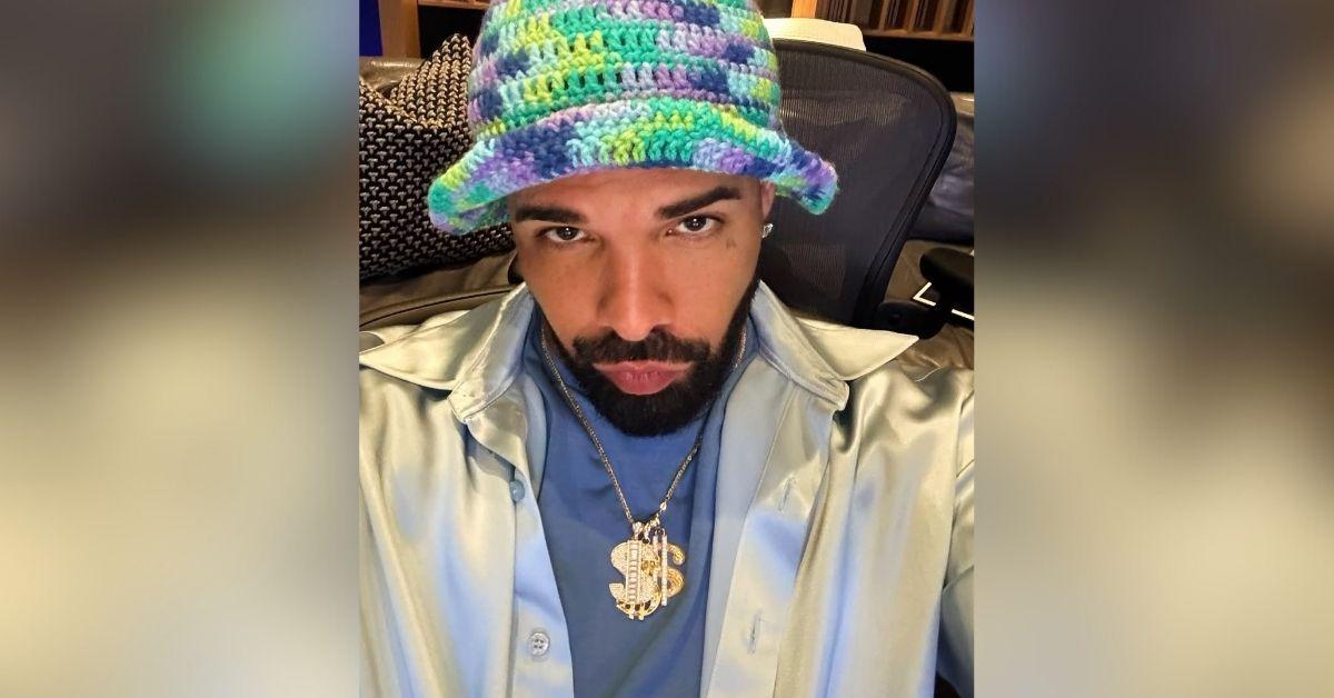 Drake Roasted For Flaunting 'Fake' Six-Pack Abs: Photo