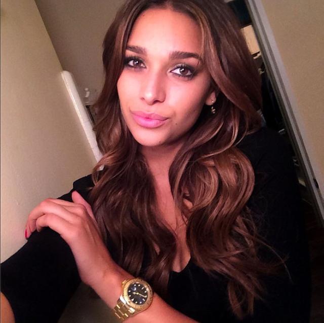 Meet April Love: Leggy Model Takes Bedroom Selfie In Robin Thicke's Home!