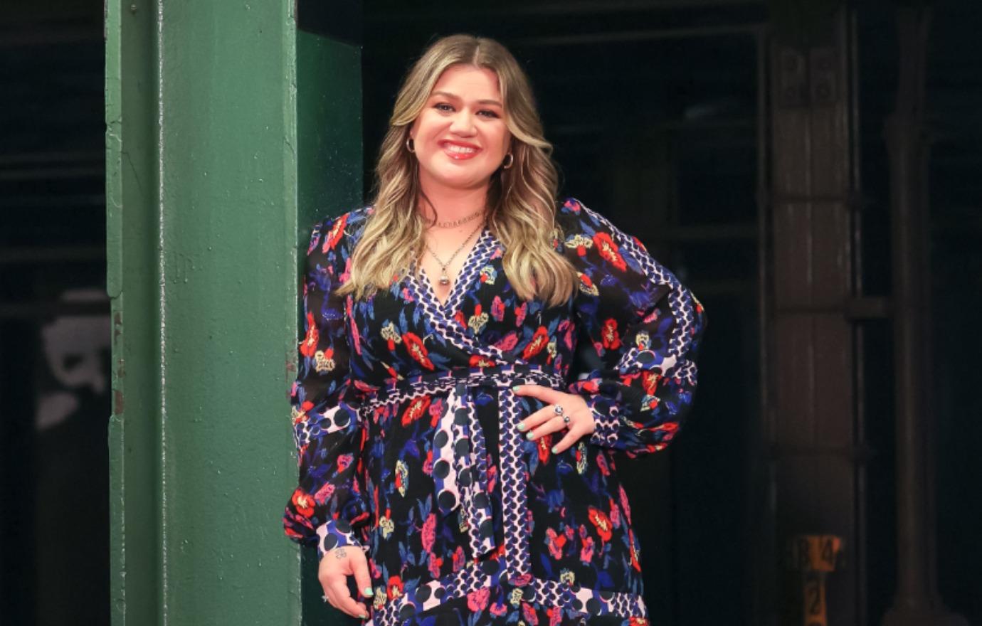 Kelly Clarkson Reveals What It Was Like Parenting In The Pandemic