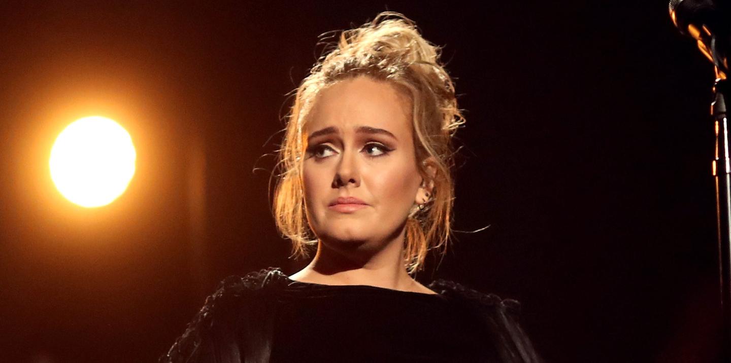 [PICS] Adele Visits London's Grenfell Tower After Tragic Fire