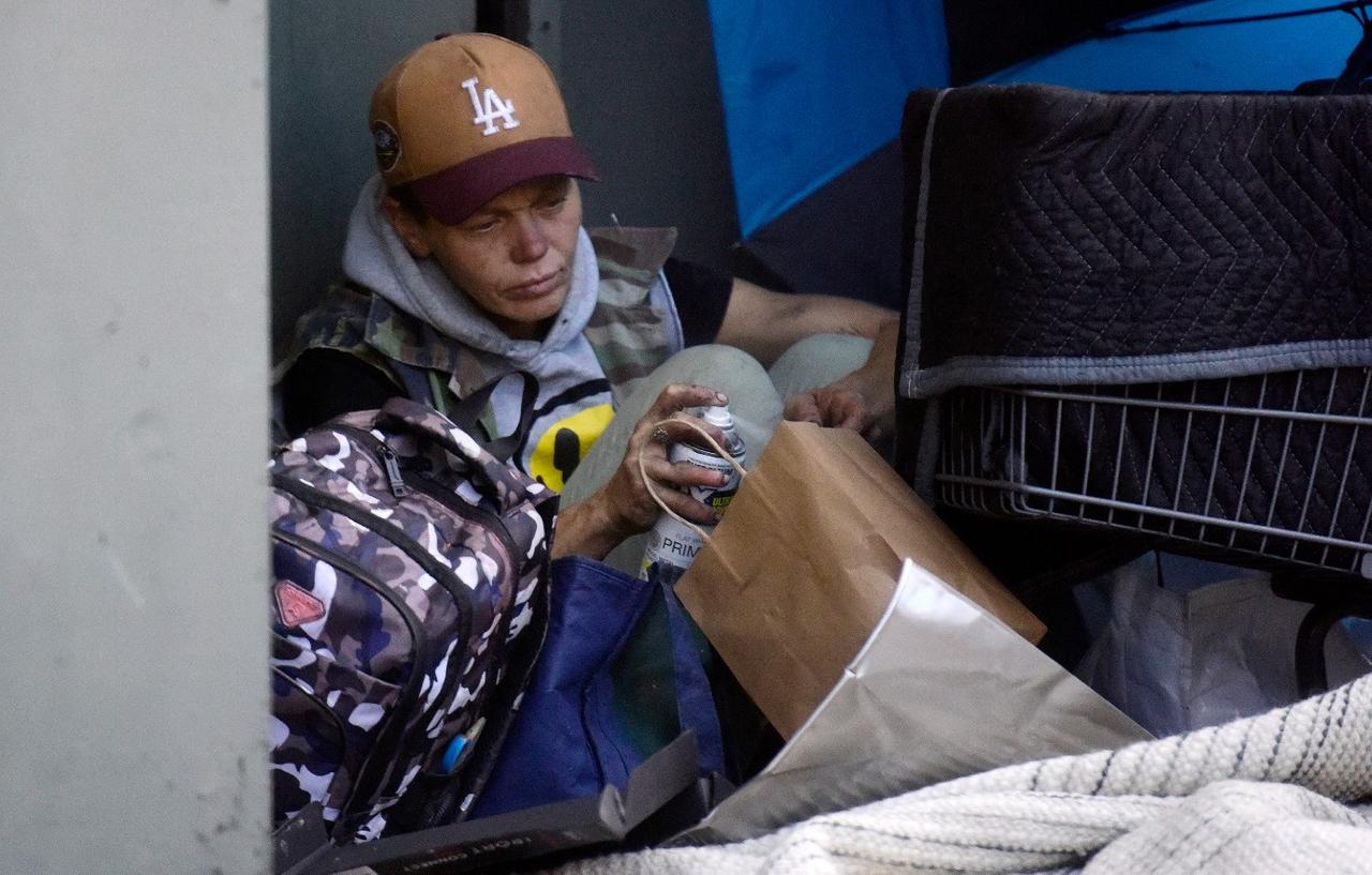 Homeless Loni Willison Huffs Paint On Streets Of Los Angeles: Photos