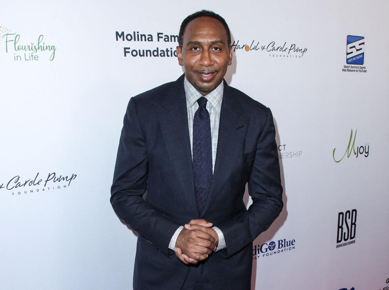 Travis Kelce 'Has To' Marry Taylor Swift, Howard Stern Declares