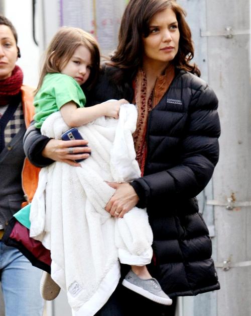 PHOTOS: Katie Keeps Her Family Close