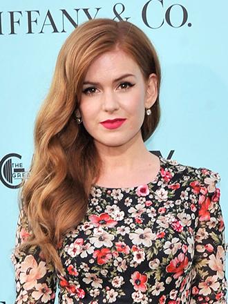 Makeup How-To: Isla Fisher's Bright Pink Lip!