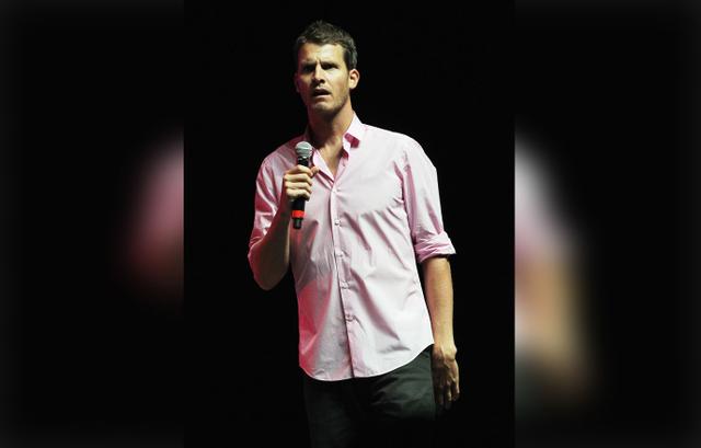 [Daniel Tosh] Secretly Marries His Writer Girlfriend