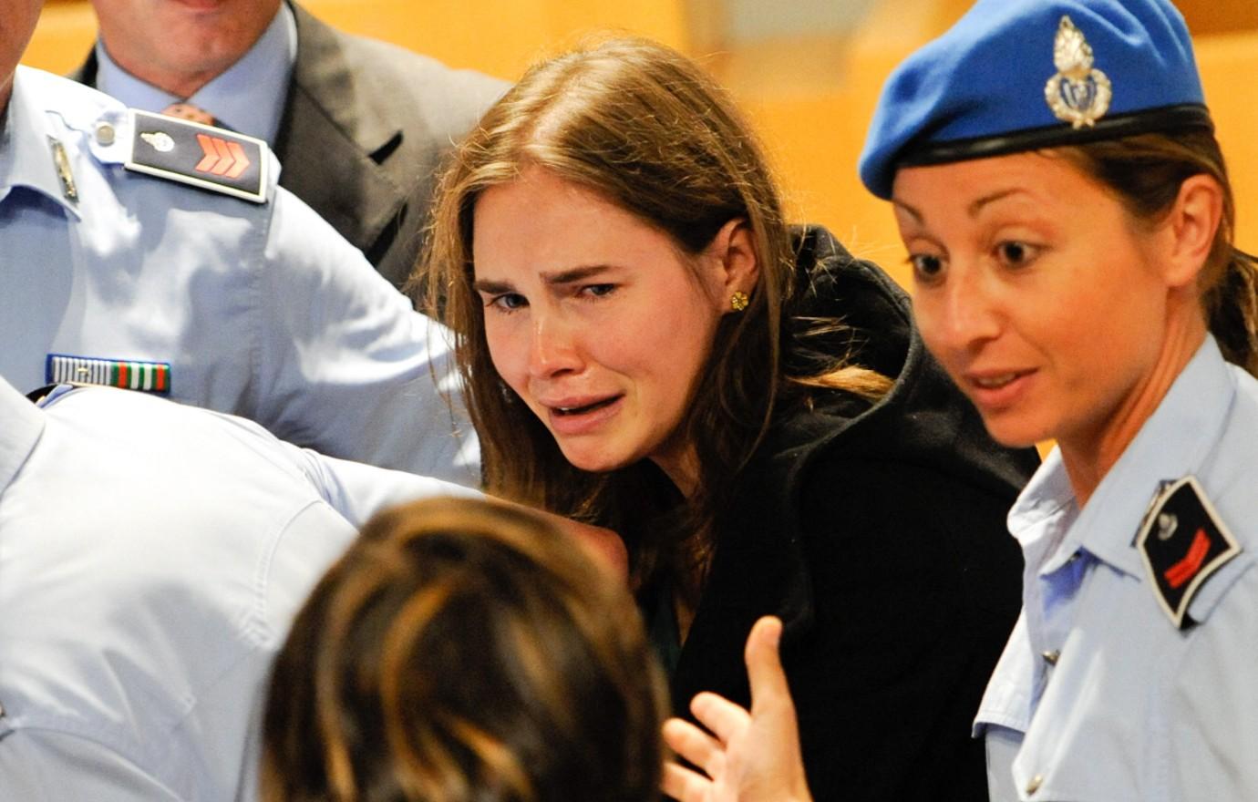 Amanda Knox Quit Drinking Alcohol & Caffeine After Health Issues