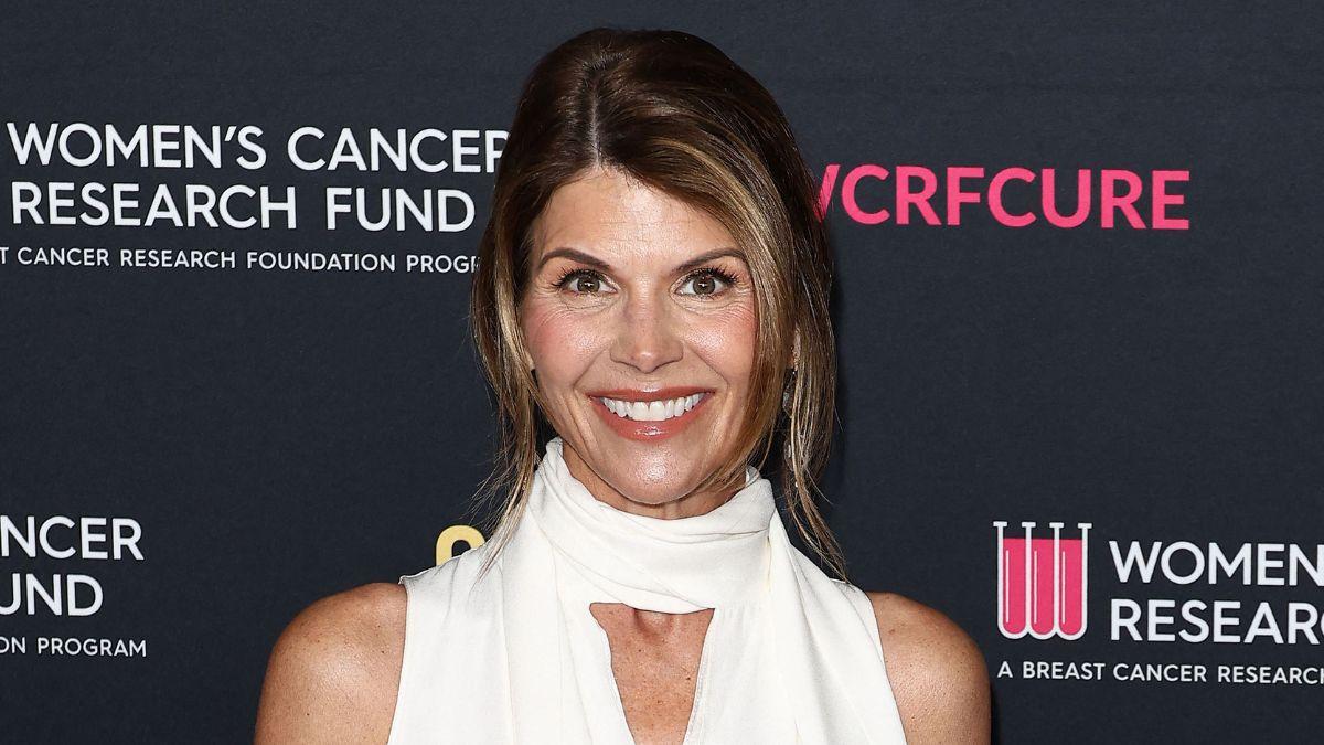 Lori Loughlin 'Still Angry' At Mossimo Giannulli 3 Months After Split