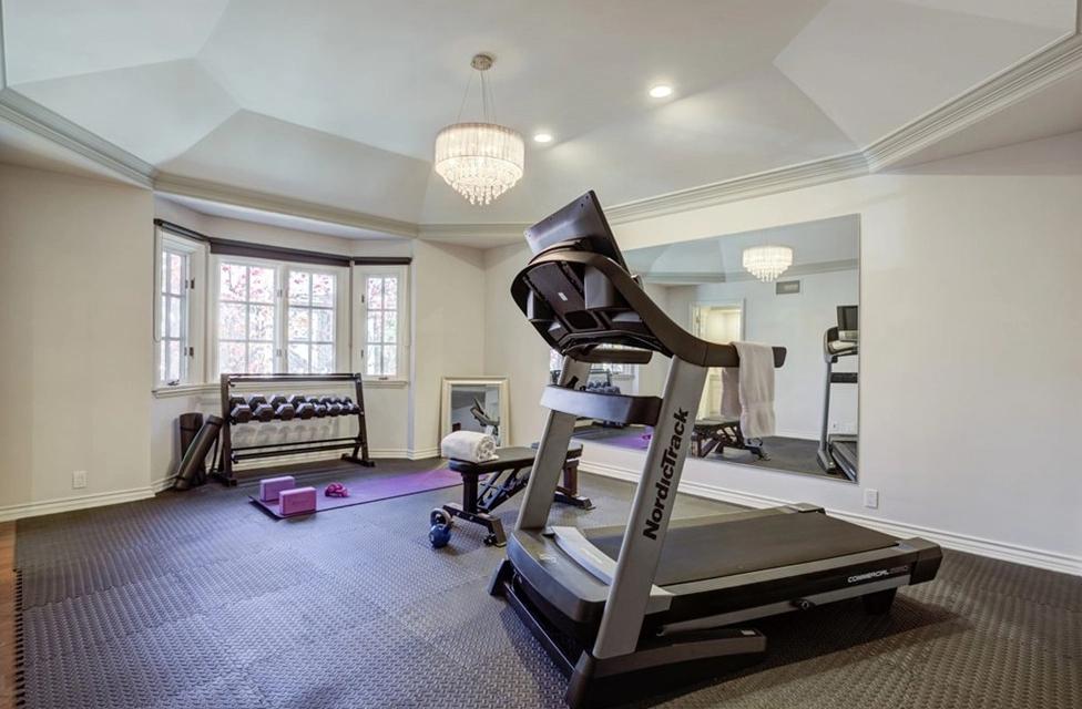 Melody Thomas Scott Sells California Home, Photos