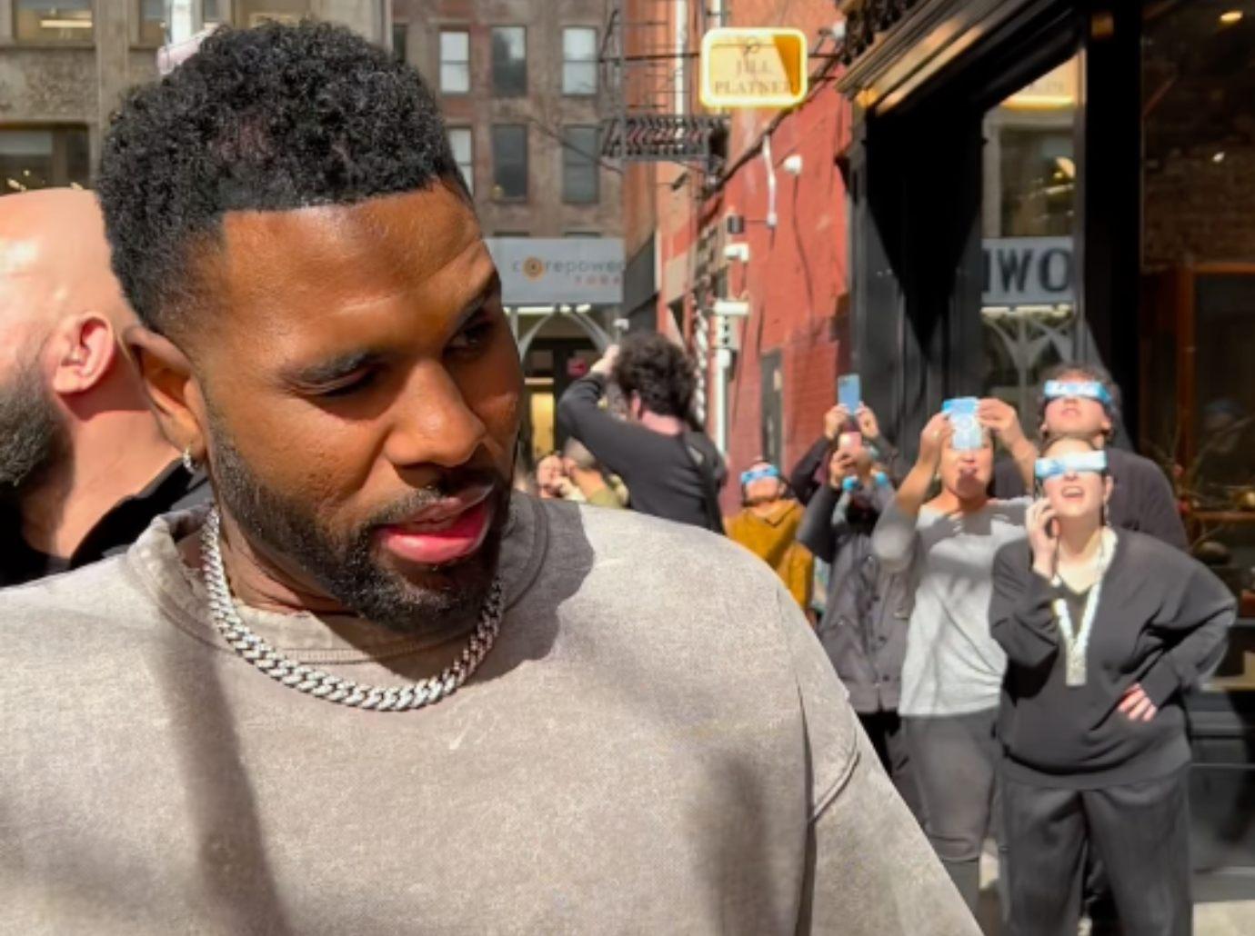 Jason Derulo Sparks Concern After Looking At Eclipse Without Glasses