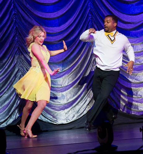 He’s At It Again! See Alfonso Ribeiro Perform The Carlton For Dancing ...