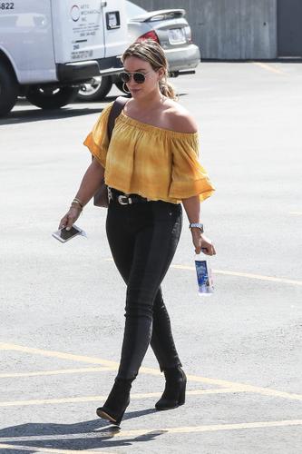 Hilary Duff Shows Belly Stomach In Yellow Crop Top Photos