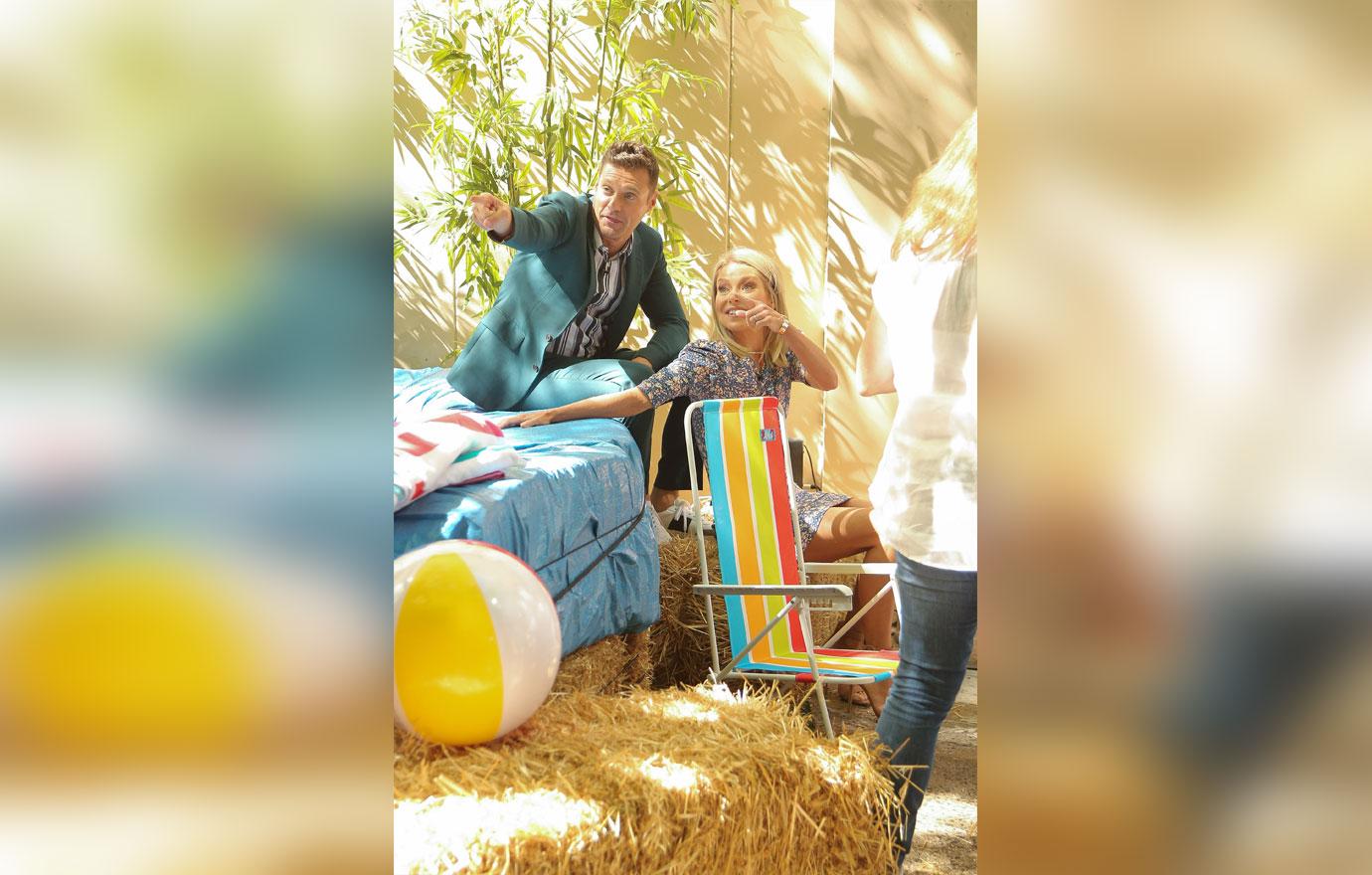 Kelly Ripa And Ryan Seacrest Film Pool Segment For 'LIVE'