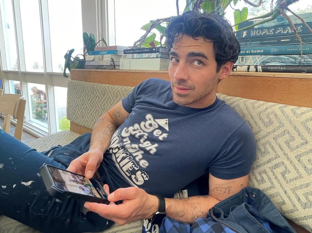 Joe Jonas & New GF Stormi Bree Kiss While Visiting Australia