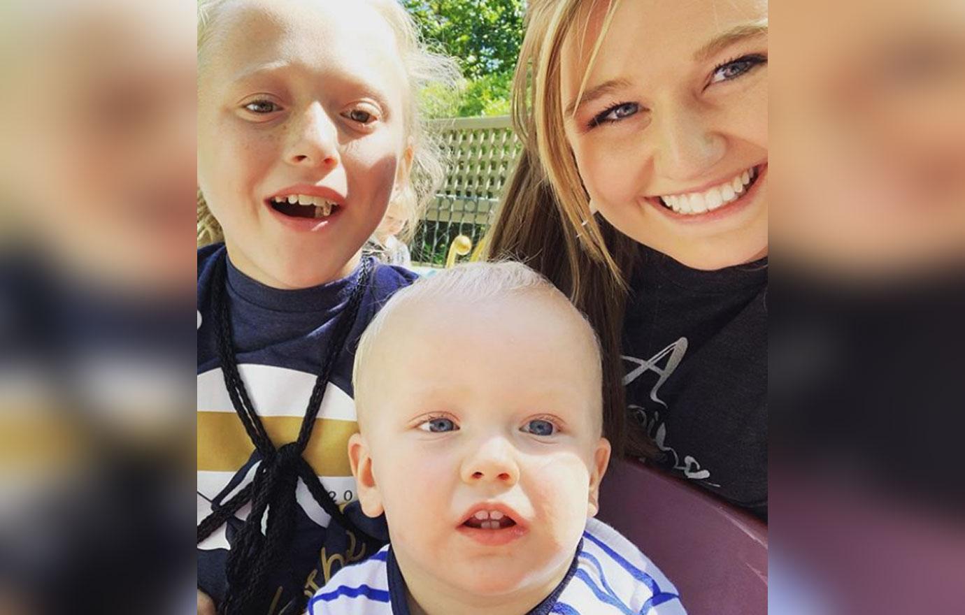 Kendra & Joseph Duggar Take Their Son To 1st Time At A Theme Park