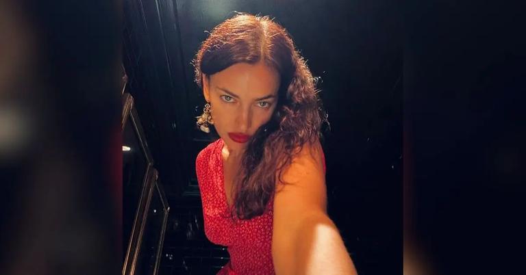 Single Tom Brady Shows Off Muscles In Shirtless Photo