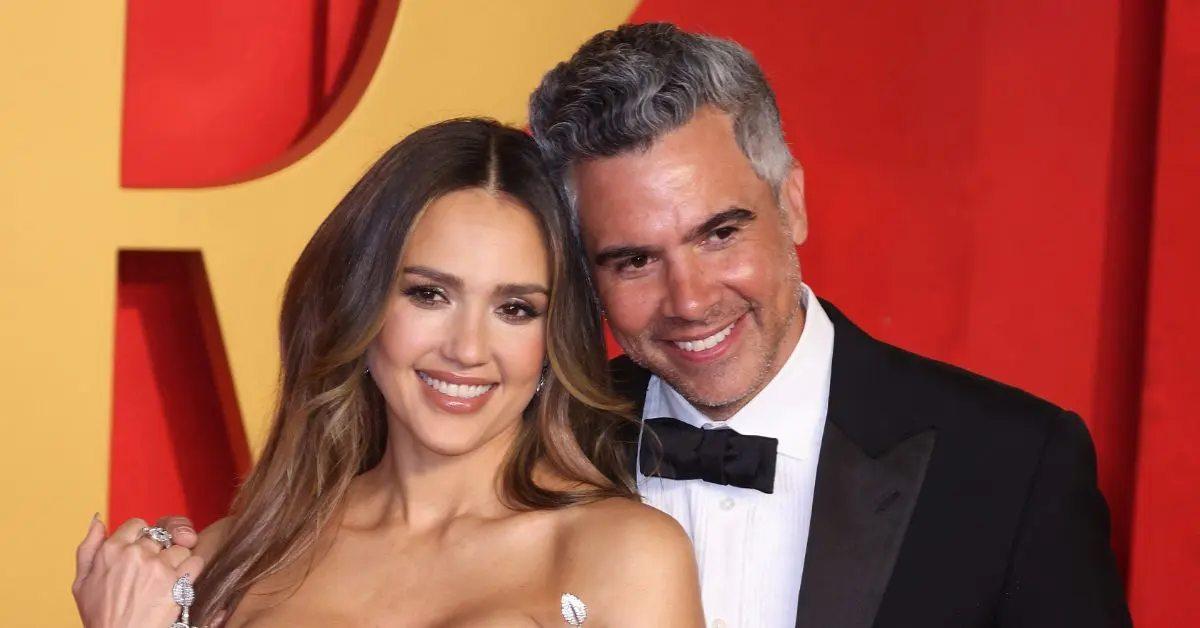 Jessica Alba Seen Kissing Mystery Man After Split From Cash Warren