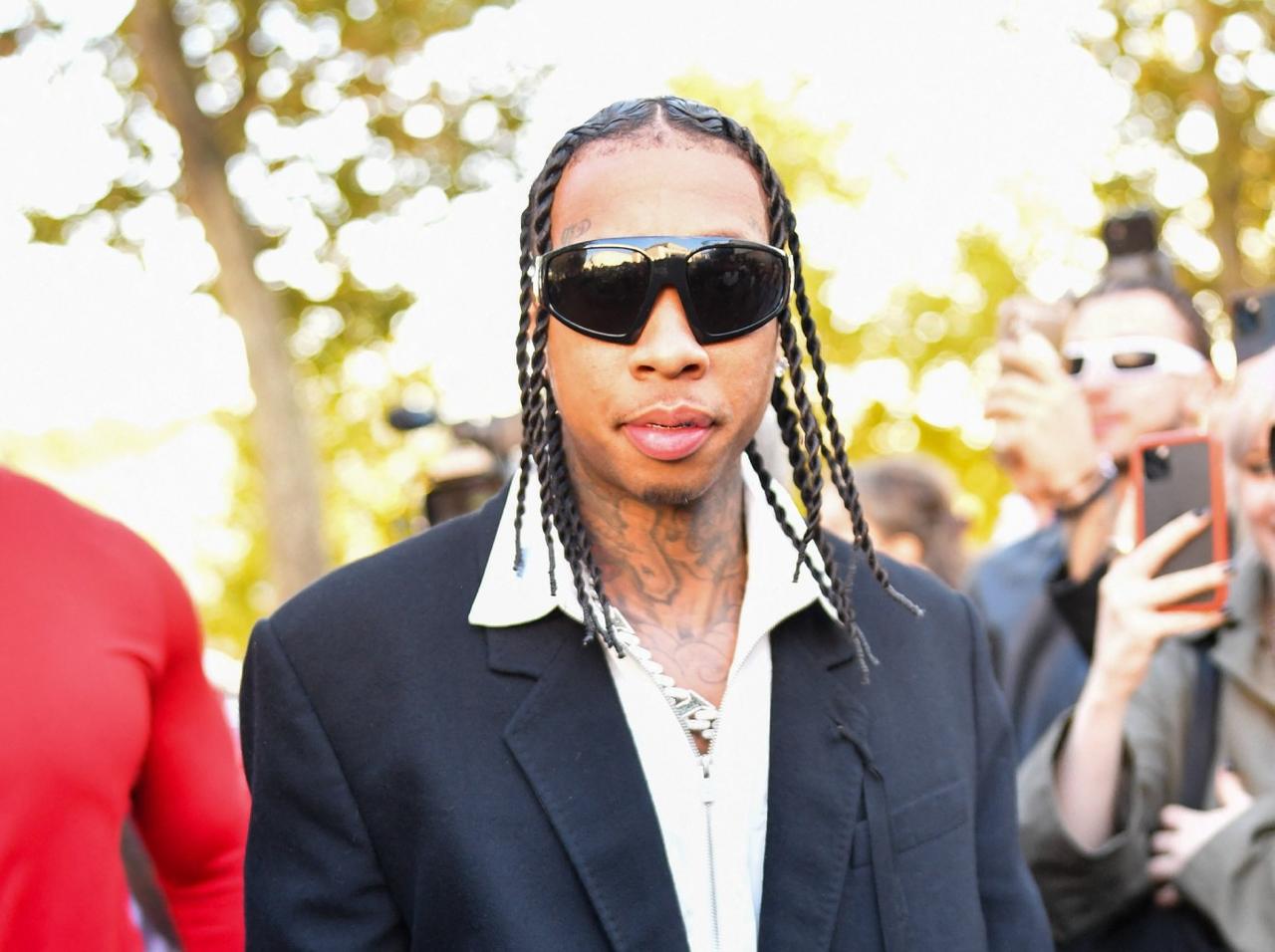 Avril Lavigne & Tyga Get Close At Paris Fashion Show Amid Romance Buzz