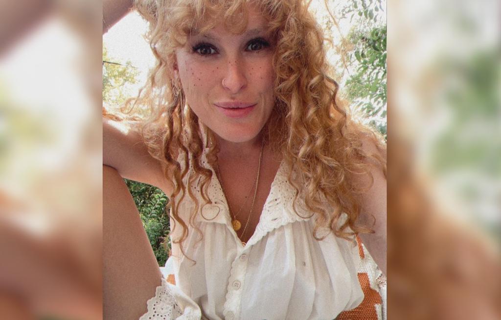 Rumer Willis Posts Photos To Declare She's The 'Happiest Gal'