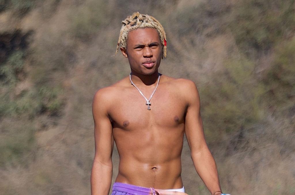 Stevie Wonder's Son Kailand Morris Flaunts His Rock Hard Abs During ...