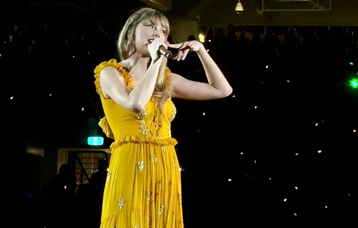 Taylor Swift Appears To Have A Hickey After Travis Kelce Date: Watch