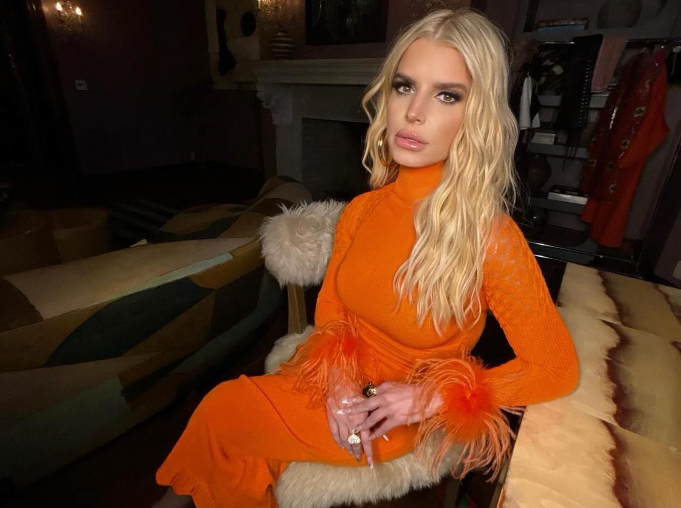 Jessica Simpson Poses On Tractor At Store In All-Black Outfit: Photo