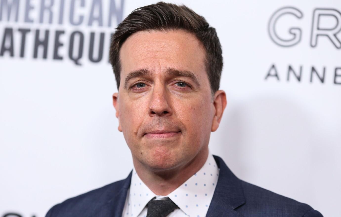 Jennifer Garner Smiles Big While Filming With Ed Helms: Photo