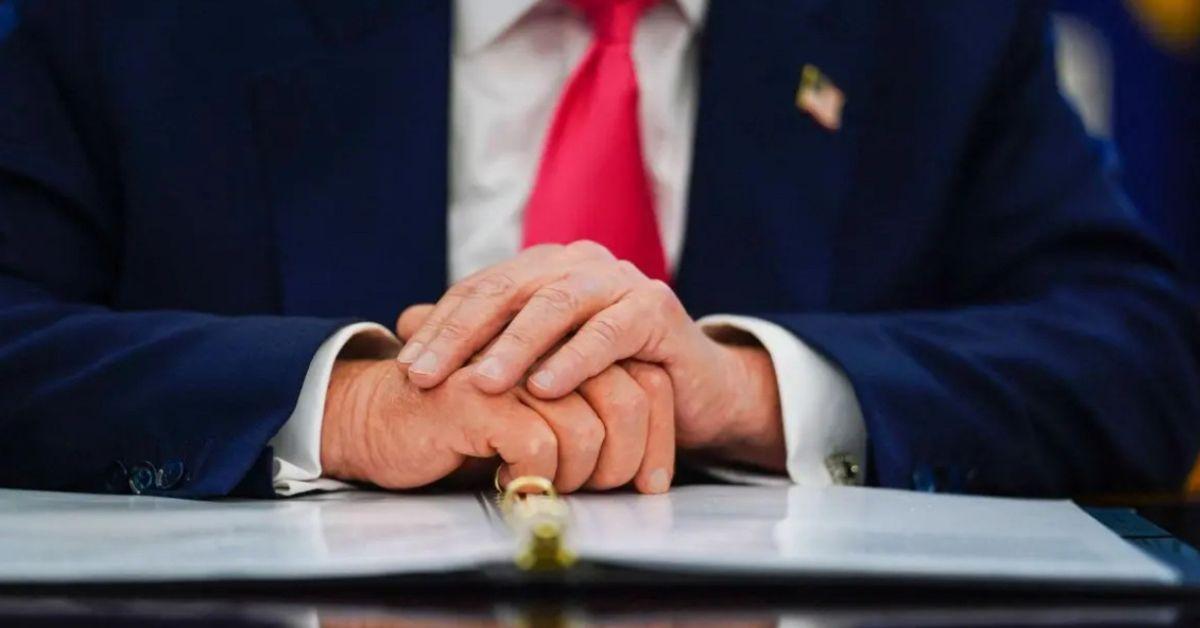 Donald Trump 'Desperately' Hides His Right Hand From Camera: Watch