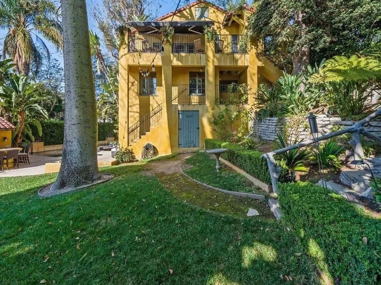 Inside Emma Roberts' Los Angeles Mansion: Photos